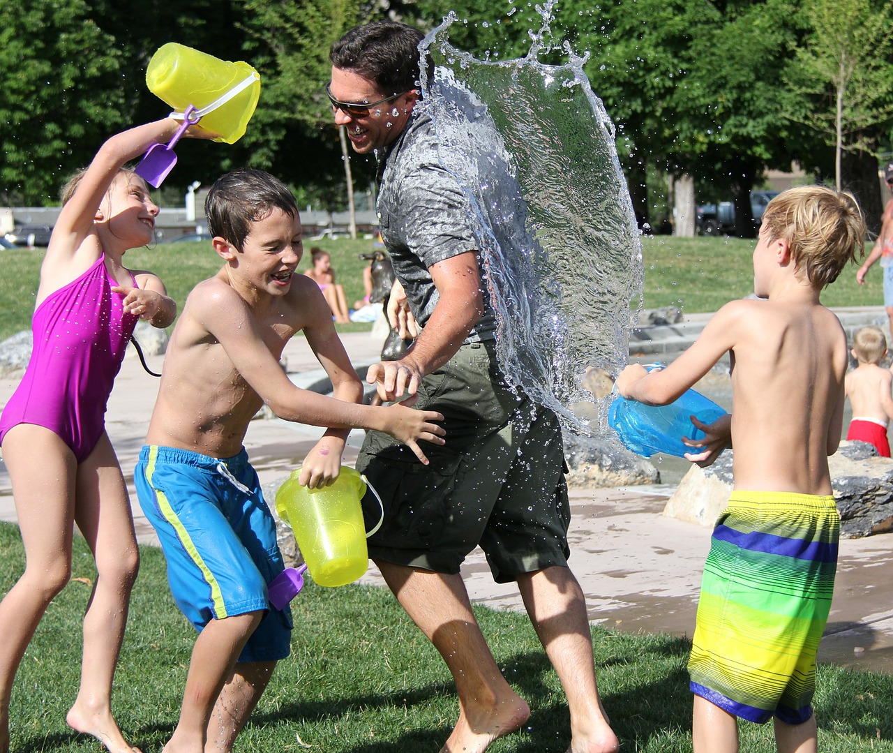 water fight happy family - Light of Mind